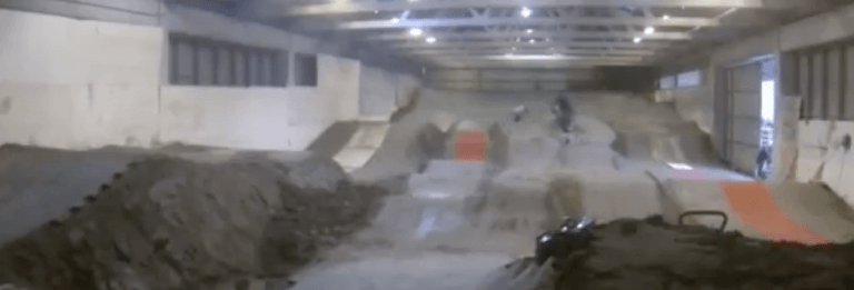 Hal 11 BMX Bane | Indendørs BMX Bane i Roskilde | Skateparks.dk